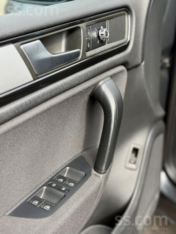 Volkswagen Touareg 2013 in Riga on AUTOMOTO.COM.LV Grey Volkswagen Touareg 2013 in Riga, with an engine capacity of 3.00 L and mileage of 0 thousand km for 10600 €, photo 11 on AUTOMOTO.COM.LV
