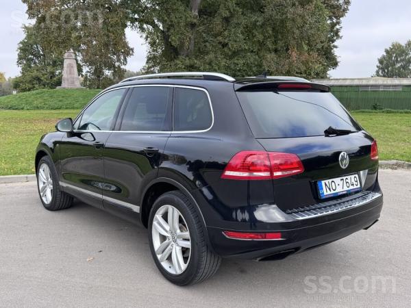 Pelēks Volkswagen Touareg 2013 Rīga, ar dzinēja tilpumu 3.00 L un nobraukumu 0 tūkst. km par 7650 €, foto 5 vietnē AUTOMOTO.COM.LV