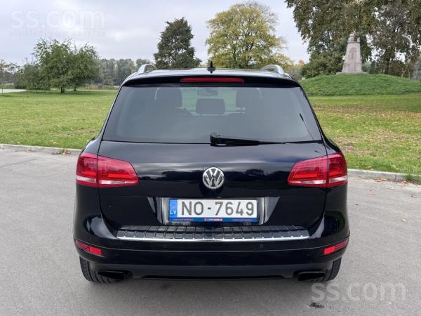 Pelēks Volkswagen Touareg 2013 Rīga, ar dzinēja tilpumu 3.00 L un nobraukumu 0 tūkst. km par 7650 €, foto 6 vietnē AUTOMOTO.COM.LV