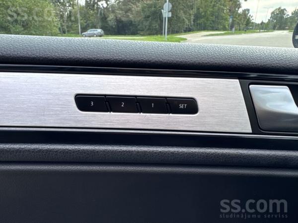 Pelēks Volkswagen Touareg 2013 Rīga, ar dzinēja tilpumu 3.00 L un nobraukumu 0 tūkst. km par 7650 €, foto 9 vietnē AUTOMOTO.COM.LV