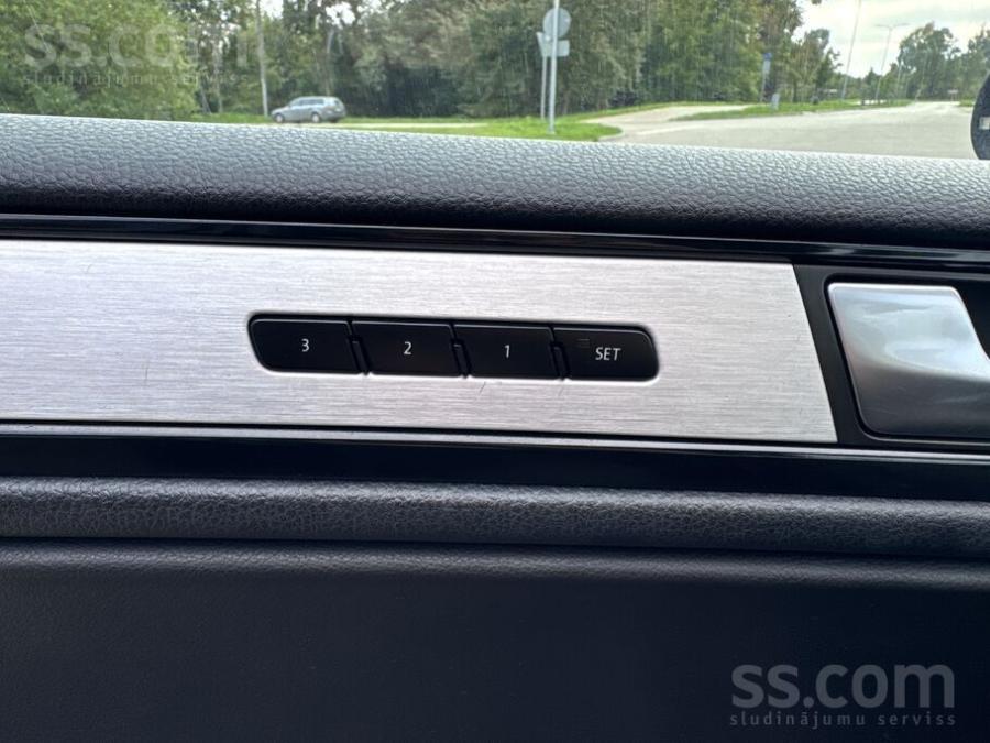 Pelēks Volkswagen Touareg 2013 Rīga, ar dzinēja tilpumu 3.00 L un nobraukumu 0 tūkst. km par 7650 €, foto 9 vietnē AUTOMOTO.COM.LV