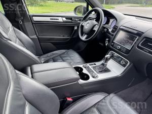 Pelēks Volkswagen Touareg 2013 Rīga, ar dzinēja tilpumu 3.00 L un nobraukumu 0 tūkst. km par 7650 €, foto 18 vietnē AUTOMOTO.COM.LV