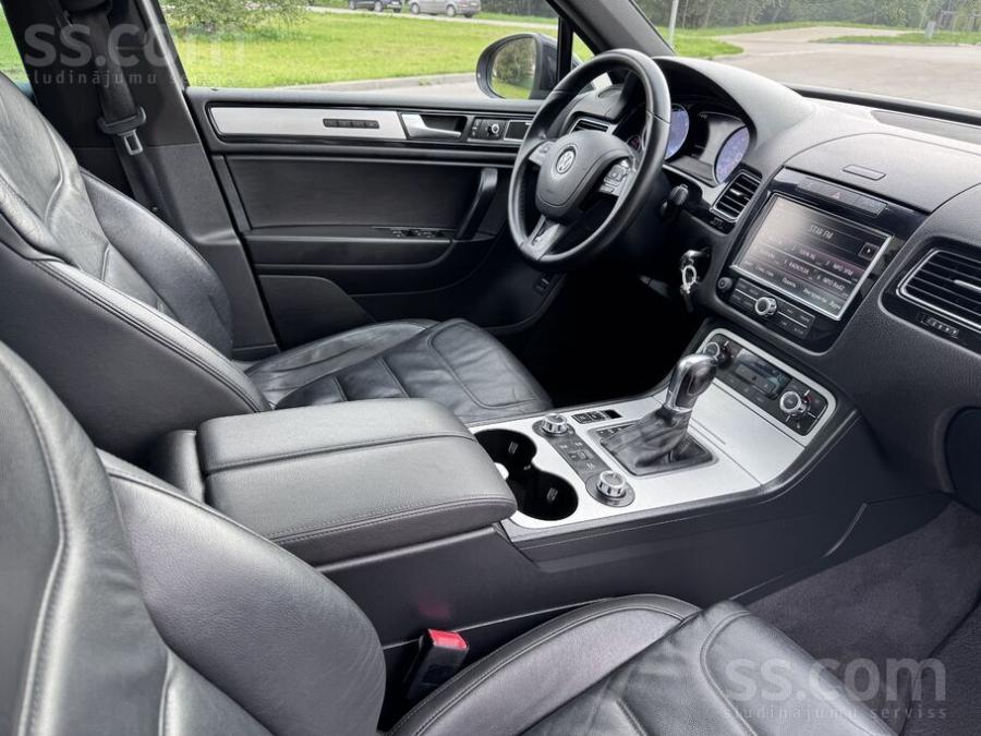 Pelēks Volkswagen Touareg 2013 Rīga, ar dzinēja tilpumu 3.00 L un nobraukumu 0 tūkst. km par 7650 €, foto 18 vietnē AUTOMOTO.COM.LV