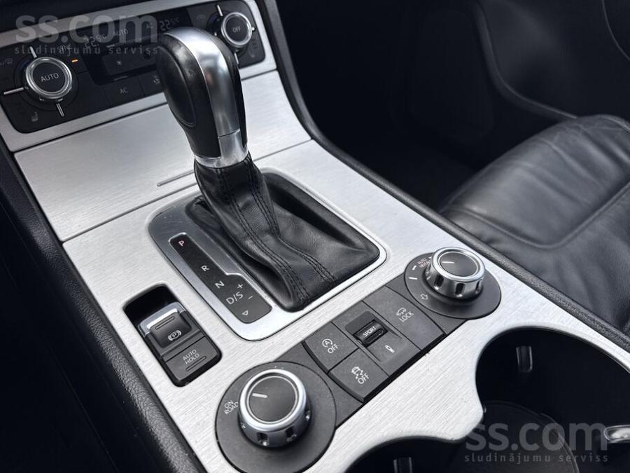 Pelēks Volkswagen Touareg 2013 Rīga, ar dzinēja tilpumu 3.00 L un nobraukumu 0 tūkst. km par 7650 €, foto 26 vietnē AUTOMOTO.COM.LV