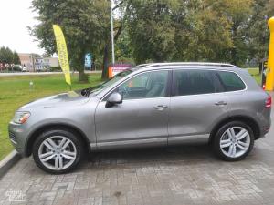 Pelēks Volkswagen Touareg 2013 Širvintos, ar dzinēja tilpumu 3.00 L un nobraukumu 290 tūkst. km par 10800 €, foto 3 vietnē AUTOMOTO.COM.LV