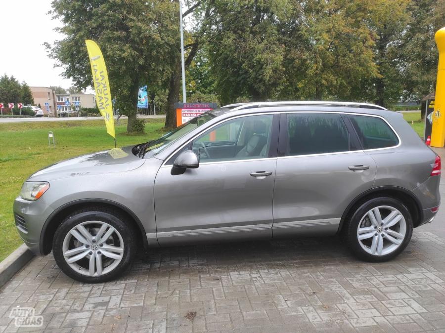 Pelēks Volkswagen Touareg 2013 Širvintos, ar dzinēja tilpumu 3.00 L un nobraukumu 290 tūkst. km par 10800 €, foto 3 vietnē AUTOMOTO.COM.LV