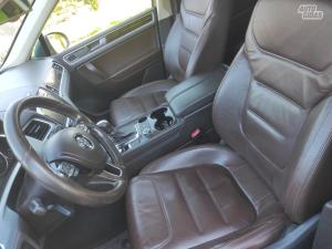 Pelēks Volkswagen Touareg 2013 Širvintos, ar dzinēja tilpumu 3.00 L un nobraukumu 290 tūkst. km par 10800 €, foto 9 vietnē AUTOMOTO.COM.LV