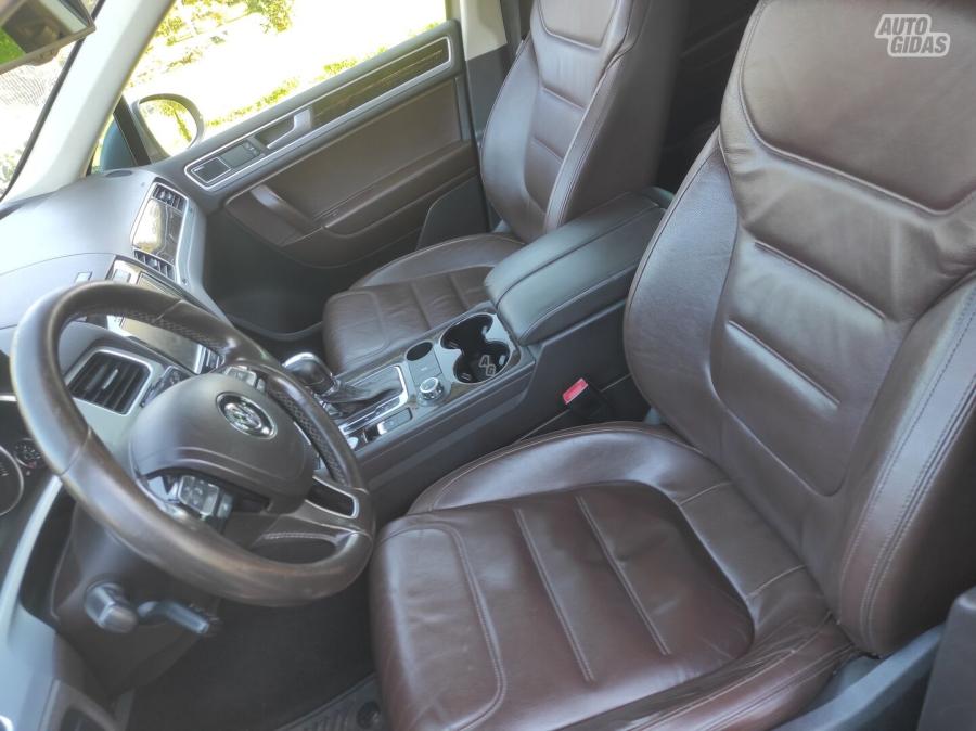 Pelēks Volkswagen Touareg 2013 Širvintos, ar dzinēja tilpumu 3.00 L un nobraukumu 290 tūkst. km par 10800 €, foto 9 vietnē AUTOMOTO.COM.LV
