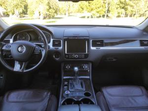 Pelēks Volkswagen Touareg 2013 Širvintos, ar dzinēja tilpumu 3.00 L un nobraukumu 290 tūkst. km par 10800 €, foto 13 vietnē AUTOMOTO.COM.LV