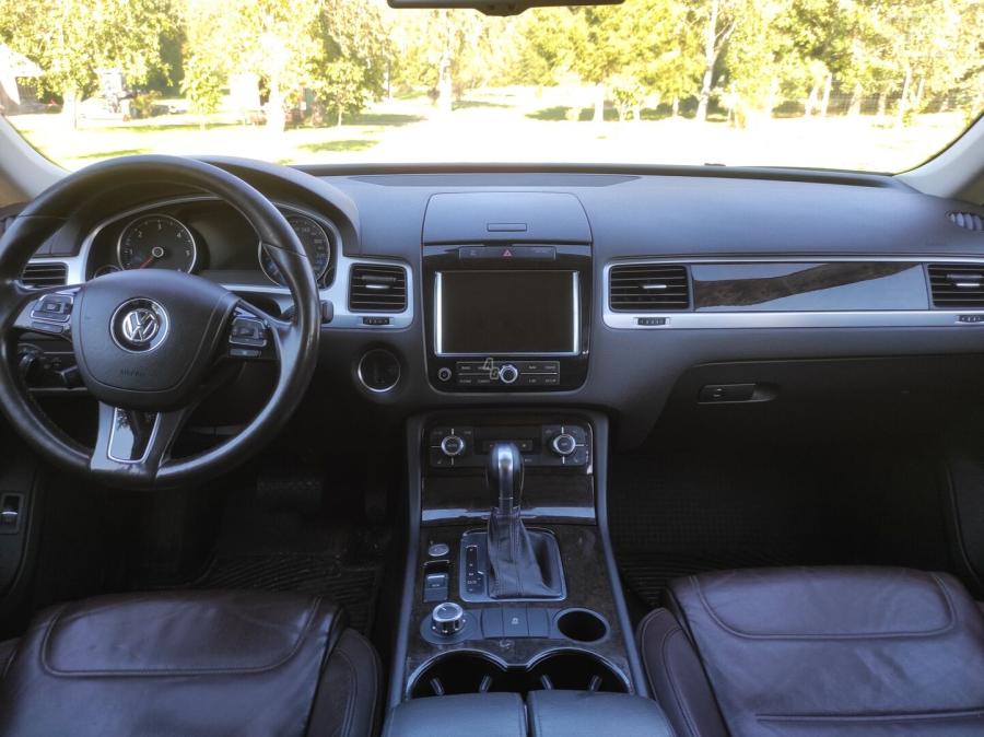 Pelēks Volkswagen Touareg 2013 Širvintos, ar dzinēja tilpumu 3.00 L un nobraukumu 290 tūkst. km par 10800 €, foto 13 vietnē AUTOMOTO.COM.LV