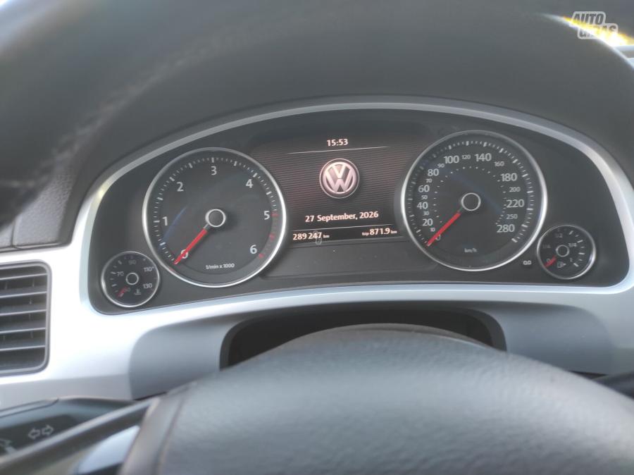 Pelēks Volkswagen Touareg 2013 Širvintos, ar dzinēja tilpumu 3.00 L un nobraukumu 290 tūkst. km par 10800 €, foto 15 vietnē AUTOMOTO.COM.LV