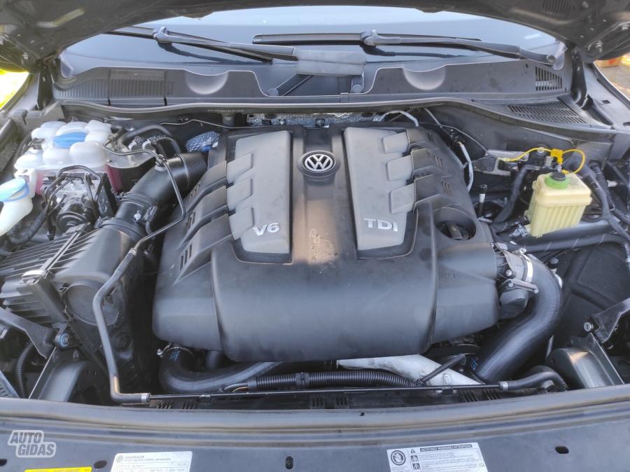 Pelēks Volkswagen Touareg 2013 Širvintos, ar dzinēja tilpumu 3.00 L un nobraukumu 290 tūkst. km par 10800 €, foto 16 vietnē AUTOMOTO.COM.LV