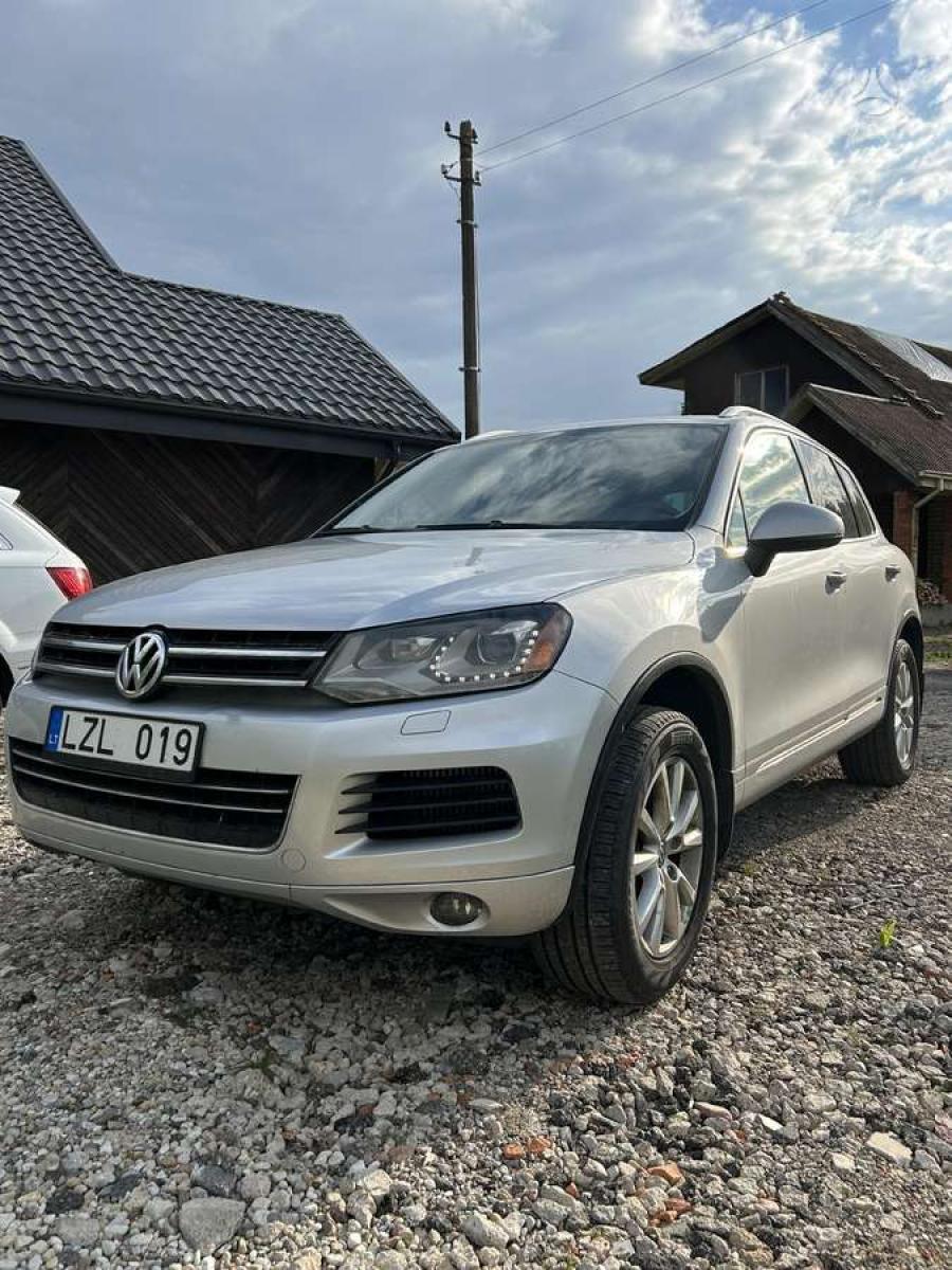 Pelēks Volkswagen Touareg 2014 Kauņa, ar dzinēja tilpumu 2.97 L un nobraukumu 305 tūkst. km par 11500 €, foto 1 vietnē AUTOMOTO.COM.LV