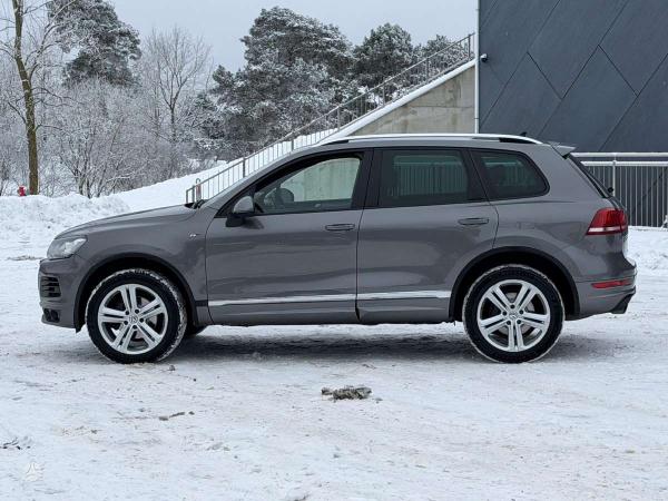 Pelēks Volkswagen Touareg 2014 Jonava, ar dzinēja tilpumu 2.97 L un nobraukumu 288 tūkst. km par 12950 €, foto 4 vietnē AUTOMOTO.COM.LV