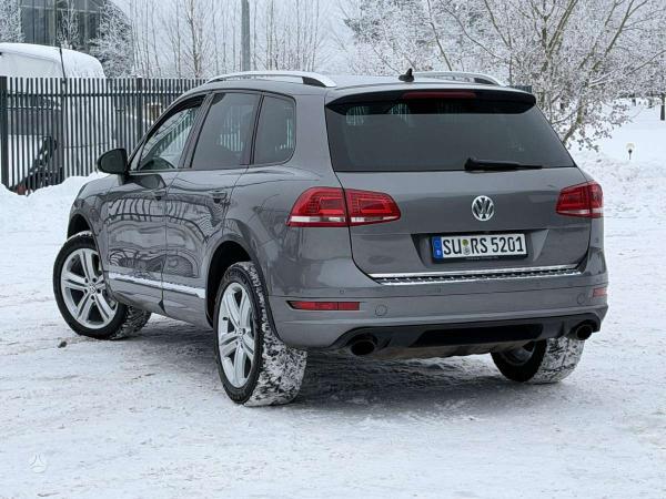 Pelēks Volkswagen Touareg 2014 Jonava, ar dzinēja tilpumu 2.97 L un nobraukumu 288 tūkst. km par 12950 €, foto 5 vietnē AUTOMOTO.COM.LV