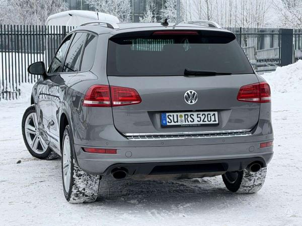 Pelēks Volkswagen Touareg 2014 Jonava, ar dzinēja tilpumu 2.97 L un nobraukumu 288 tūkst. km par 12950 €, foto 6 vietnē AUTOMOTO.COM.LV