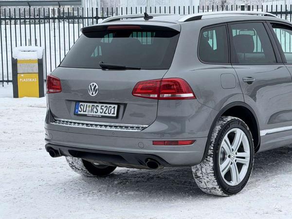 Pelēks Volkswagen Touareg 2014 Jonava, ar dzinēja tilpumu 2.97 L un nobraukumu 288 tūkst. km par 12950 €, foto 8 vietnē AUTOMOTO.COM.LV