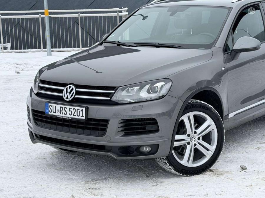 Pelēks Volkswagen Touareg 2014 Jonava, ar dzinēja tilpumu 2.97 L un nobraukumu 288 tūkst. km par 12999 €, foto 3 vietnē AUTOMOTO.COM.LV