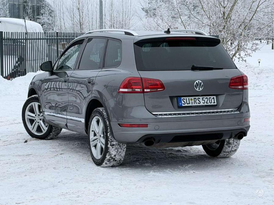 Pelēks Volkswagen Touareg 2014 Jonava, ar dzinēja tilpumu 2.97 L un nobraukumu 288 tūkst. km par 12999 €, foto 5 vietnē AUTOMOTO.COM.LV