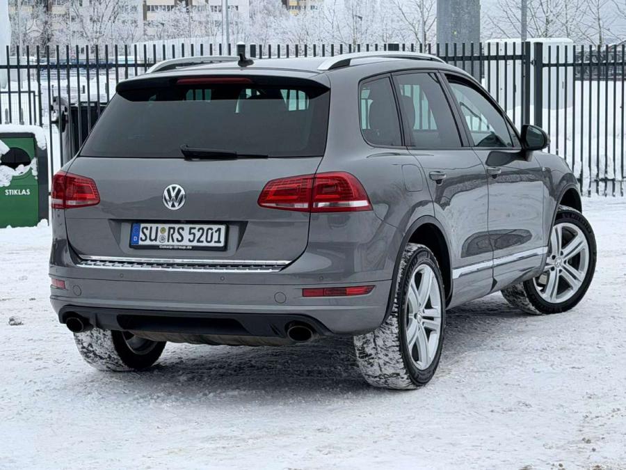 Pelēks Volkswagen Touareg 2014 Jonava, ar dzinēja tilpumu 2.97 L un nobraukumu 288 tūkst. km par 12999 €, foto 9 vietnē AUTOMOTO.COM.LV