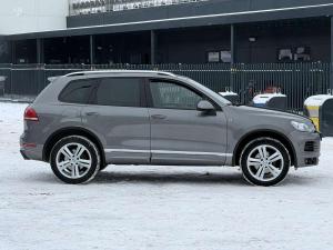 Pelēks Volkswagen Touareg 2014 Jonava, ar dzinēja tilpumu 2.97 L un nobraukumu 288 tūkst. km par 12999 €, foto 11 vietnē AUTOMOTO.COM.LV