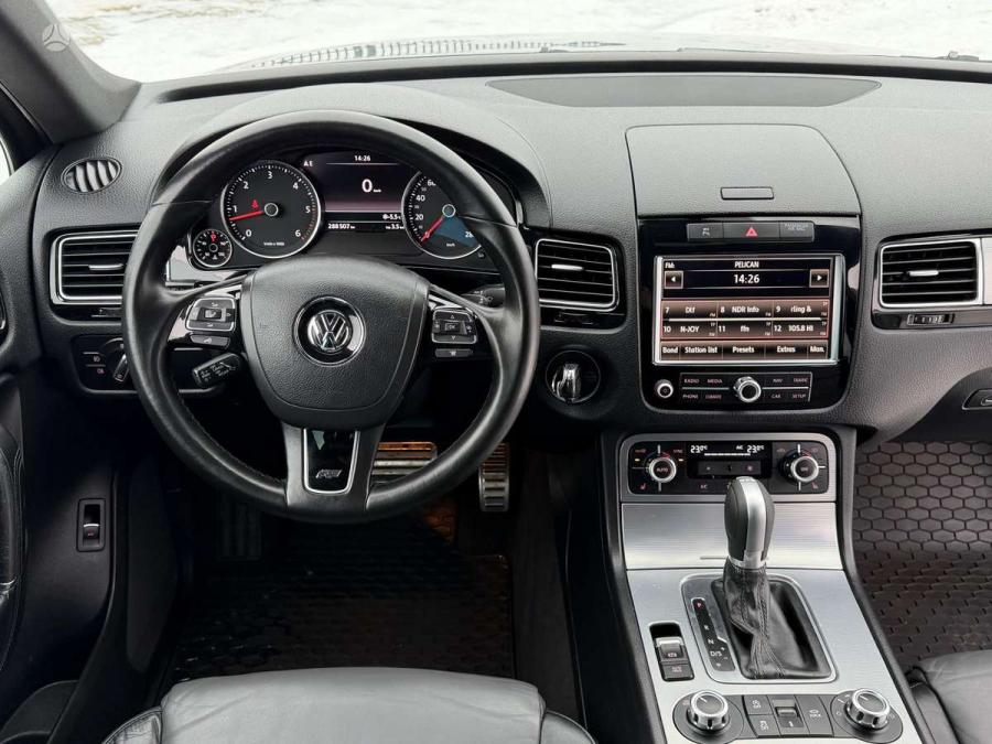 Pelēks Volkswagen Touareg 2014 Jonava, ar dzinēja tilpumu 2.97 L un nobraukumu 288 tūkst. km par 12999 €, foto 19 vietnē AUTOMOTO.COM.LV