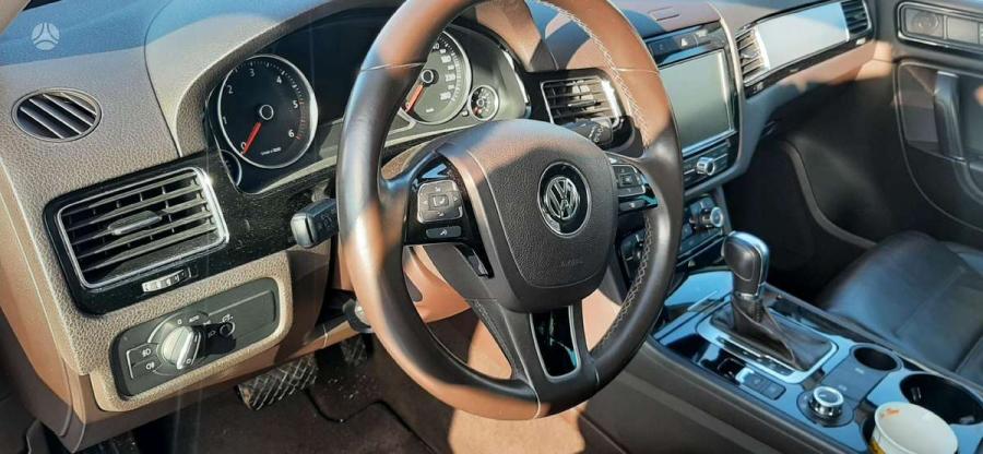 Pelēks Volkswagen Touareg 2014 Utena, ar dzinēja tilpumu 2.97 L un nobraukumu 296 tūkst. km par 13650 €, foto 12 vietnē AUTOMOTO.COM.LV