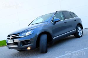 Pelēks Volkswagen Touareg 2014 Rīga, ar dzinēja tilpumu 3.00 L un nobraukumu 269 tūkst. km par 14500 €, foto 4 vietnē AUTOMOTO.COM.LV