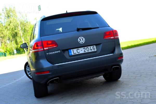 Grey Volkswagen Touareg 2014 in Riga, with an engine capacity of 3.00 L and mileage of 269 thousand km for 14500 €, photo 4 on AUTOMOTO.COM.LV