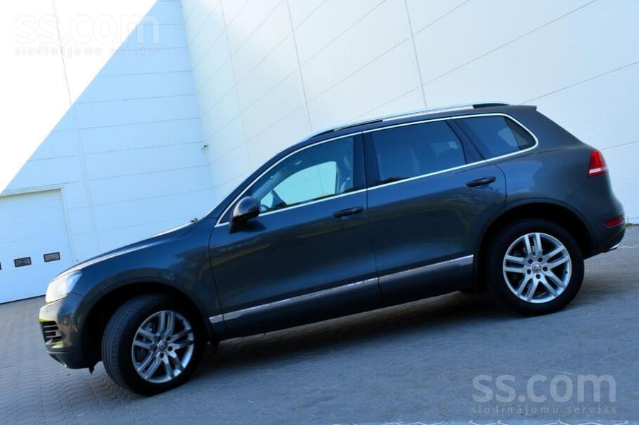 Pelēks Volkswagen Touareg 2014 Rīga, ar dzinēja tilpumu 3.00 L un nobraukumu 269 tūkst. km par 14500 €, foto 7 vietnē AUTOMOTO.COM.LV