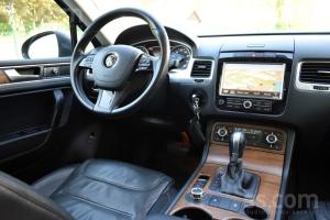 Pelēks Volkswagen Touareg 2014 Rīga, ar dzinēja tilpumu 3.00 L un nobraukumu 269 tūkst. km par 14500 €, foto 14 vietnē AUTOMOTO.COM.LV