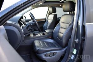 Pelēks Volkswagen Touareg 2014 Rīga, ar dzinēja tilpumu 3.00 L un nobraukumu 269 tūkst. km par 14500 €, foto 20 vietnē AUTOMOTO.COM.LV