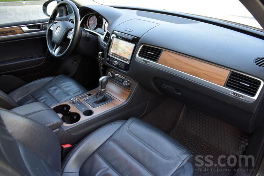 Pelēks Volkswagen Touareg 2014 Rīga, ar dzinēja tilpumu 3.00 L un nobraukumu 269 tūkst. km par 14500 €, foto 27 vietnē AUTOMOTO.COM.LV