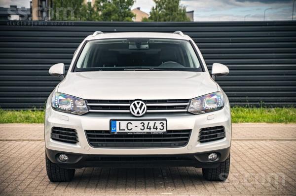 Pelēks Volkswagen Touareg 2014 Rīga, ar dzinēja tilpumu 3.00 L un nobraukumu 0 tūkst. km par 16990 €, foto 2 vietnē AUTOMOTO.COM.LV