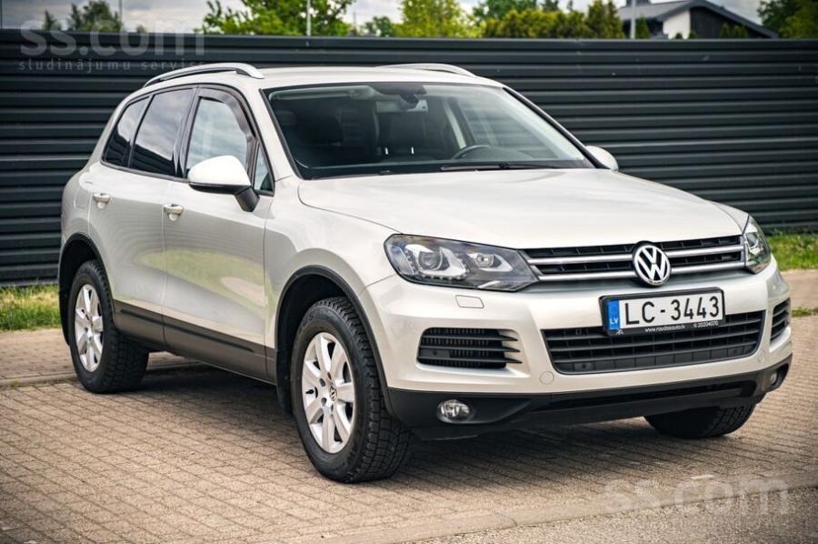 Pelēks Volkswagen Touareg 2014 Rīga, ar dzinēja tilpumu 3.00 L un nobraukumu 0 tūkst. km par 16990 €, foto 4 vietnē AUTOMOTO.COM.LV