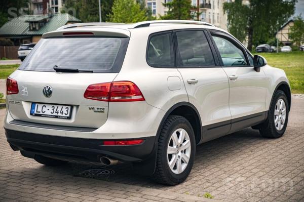 Pelēks Volkswagen Touareg 2014 Rīga, ar dzinēja tilpumu 3.00 L un nobraukumu 0 tūkst. km par 16990 €, foto 4 vietnē AUTOMOTO.COM.LV