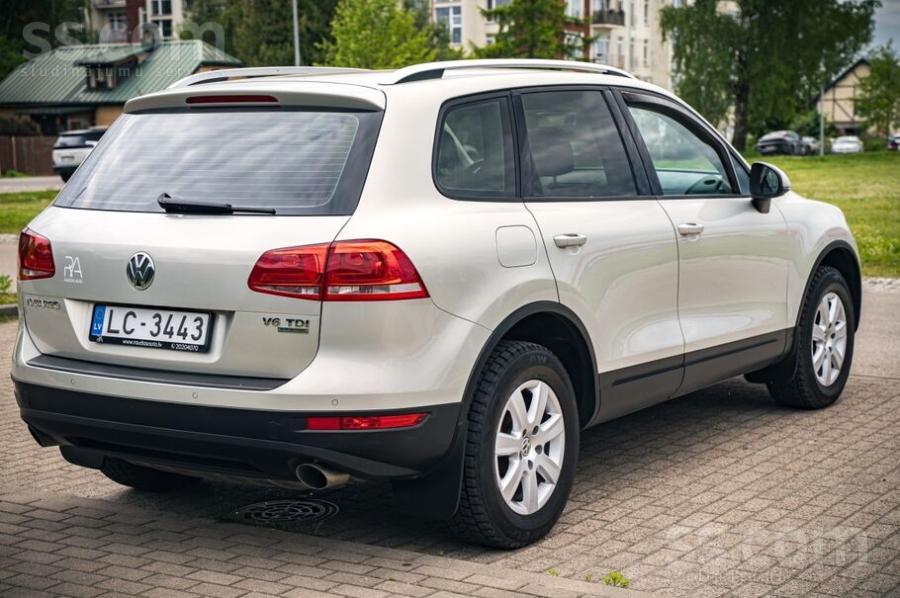 Pelēks Volkswagen Touareg 2014 Rīga, ar dzinēja tilpumu 3.00 L un nobraukumu 0 tūkst. km par 16990 €, foto 5 vietnē AUTOMOTO.COM.LV
