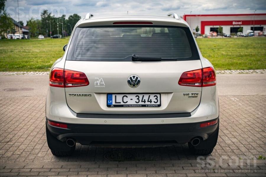 Pelēks Volkswagen Touareg 2014 Rīga, ar dzinēja tilpumu 3.00 L un nobraukumu 0 tūkst. km par 16990 €, foto 6 vietnē AUTOMOTO.COM.LV