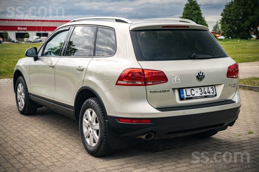 Pelēks Volkswagen Touareg 2014 Rīga, ar dzinēja tilpumu 3.00 L un nobraukumu 0 tūkst. km par 16990 €, foto 7 vietnē AUTOMOTO.COM.LV