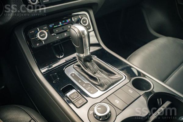 Pelēks Volkswagen Touareg 2014 Rīga, ar dzinēja tilpumu 3.00 L un nobraukumu 0 tūkst. km par 16990 €, foto 10 vietnē AUTOMOTO.COM.LV