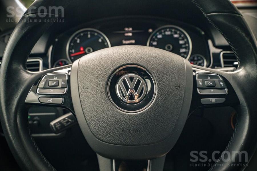 Pelēks Volkswagen Touareg 2014 Rīga, ar dzinēja tilpumu 3.00 L un nobraukumu 0 tūkst. km par 16990 €, foto 15 vietnē AUTOMOTO.COM.LV