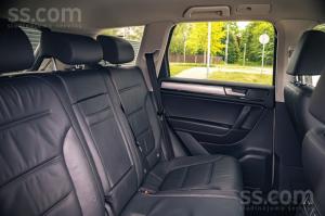 Pelēks Volkswagen Touareg 2014 Rīga, ar dzinēja tilpumu 3.00 L un nobraukumu 0 tūkst. km par 16990 €, foto 18 vietnē AUTOMOTO.COM.LV