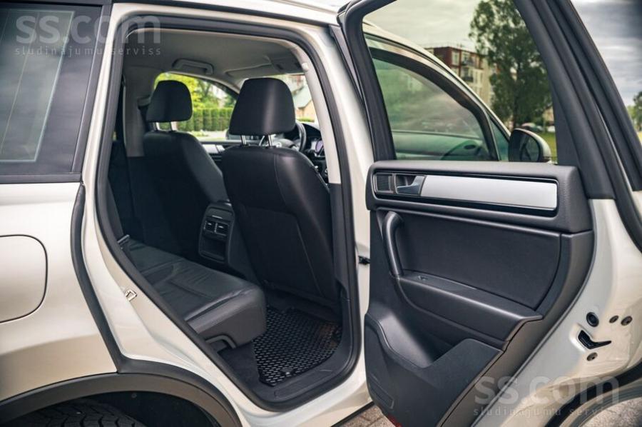 Pelēks Volkswagen Touareg 2014 Rīga, ar dzinēja tilpumu 3.00 L un nobraukumu 0 tūkst. km par 16990 €, foto 19 vietnē AUTOMOTO.COM.LV