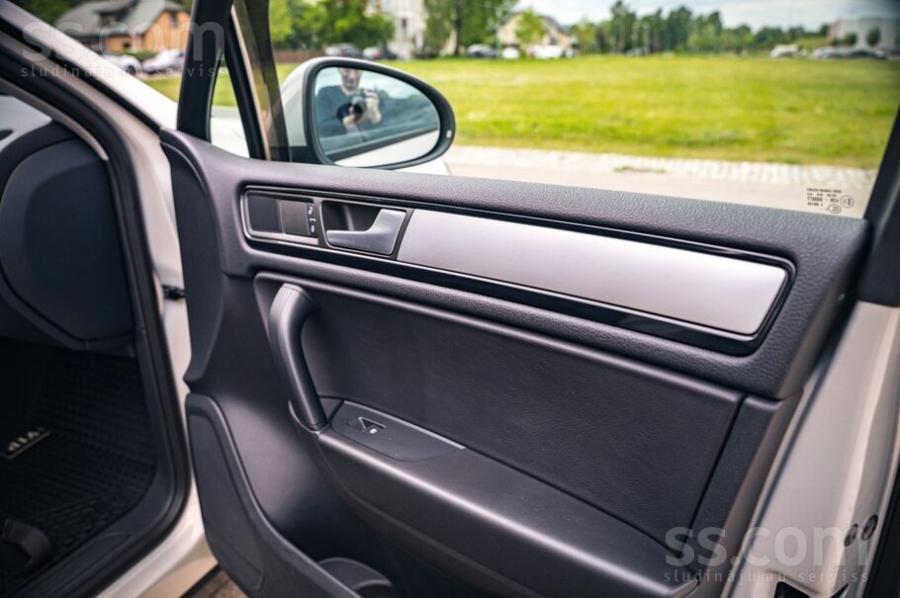 Pelēks Volkswagen Touareg 2014 Rīga, ar dzinēja tilpumu 3.00 L un nobraukumu 0 tūkst. km par 16990 €, foto 20 vietnē AUTOMOTO.COM.LV