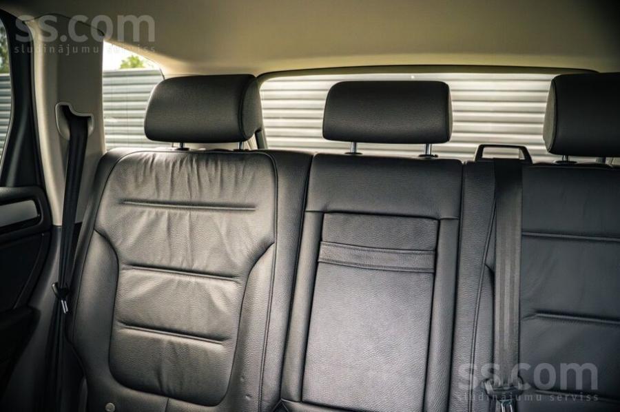 Pelēks Volkswagen Touareg 2014 Rīga, ar dzinēja tilpumu 3.00 L un nobraukumu 0 tūkst. km par 16990 €, foto 23 vietnē AUTOMOTO.COM.LV