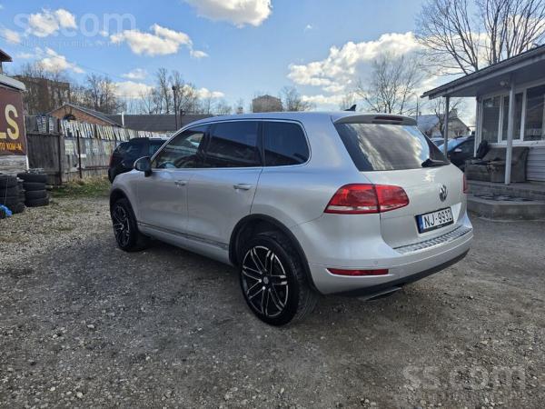 Grey Volkswagen Touareg 2014 in Rezekne, with an engine capacity of 3.00 L and mileage of 0 thousand km for 10950 €, photo 4 on AUTOMOTO.COM.LV