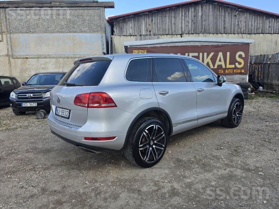 Grey Volkswagen Touareg 2014 in Rezekne, with an engine capacity of 3.00 L and mileage of 0 thousand km for 10850 €, photo 6 on AUTOMOTO.COM.LV