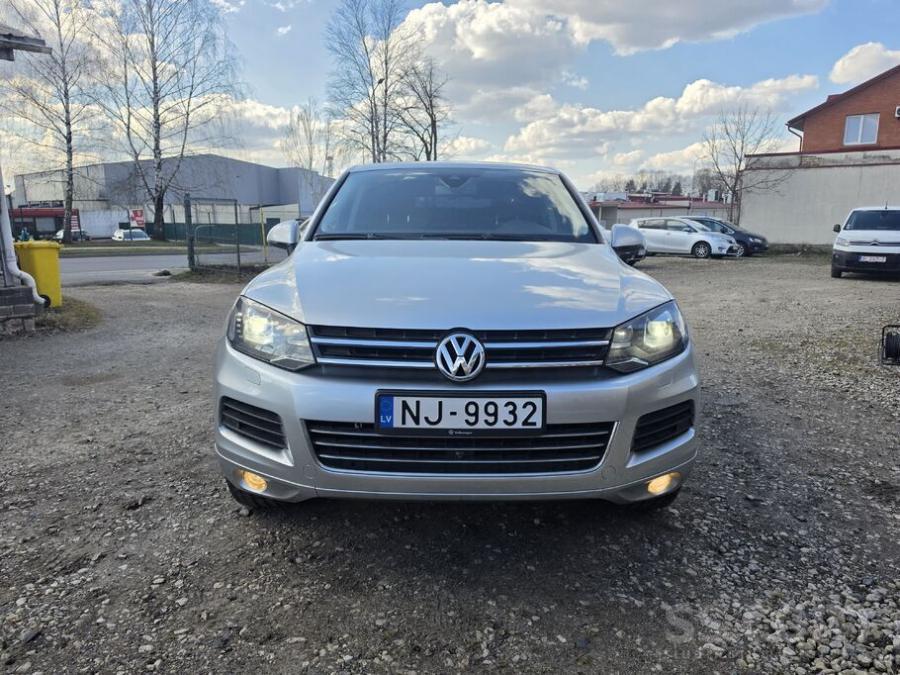 Grey Volkswagen Touareg 2014 in Rezekne, with an engine capacity of 3.00 L and mileage of 0 thousand km for 10850 €, photo 7 on AUTOMOTO.COM.LV