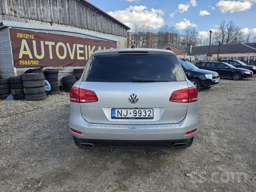 Grey Volkswagen Touareg 2014 in Rezekne, with an engine capacity of 3.00 L and mileage of 0 thousand km for 10850 €, photo 8 on AUTOMOTO.COM.LV