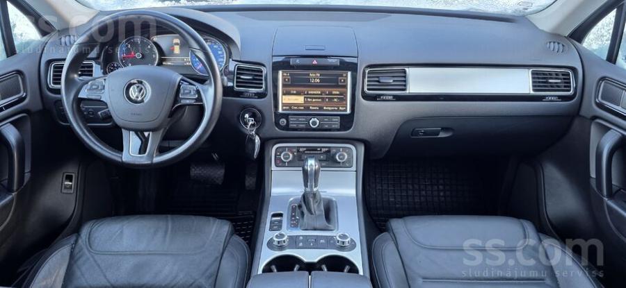 Grey Volkswagen Touareg 2014 in Rezekne, with an engine capacity of 3.00 L and mileage of 0 thousand km for 10850 €, photo 13 on AUTOMOTO.COM.LV